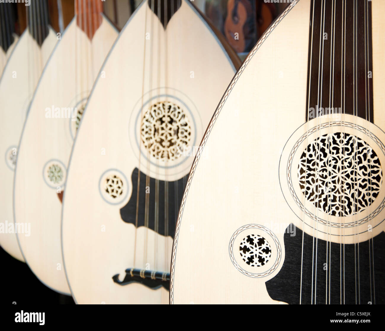 Lute arabic hi-res stock photography and images - Alamy