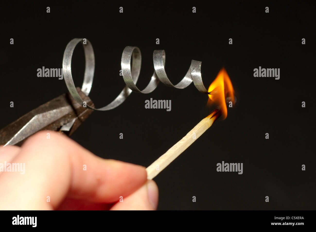 Magnesium ribbon burns Stock Photo - Alamy