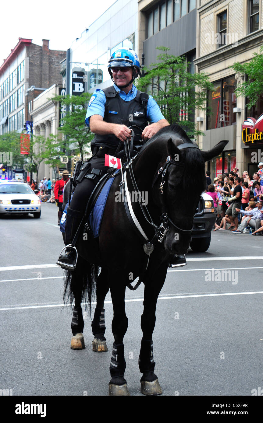A mounted police officer in Montreal Stock Photo - Alamy
