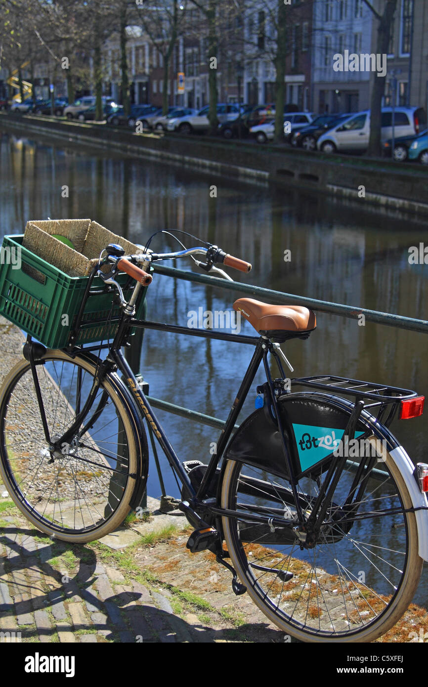 Cycle against railings hi-res stock photography and images - Alamy