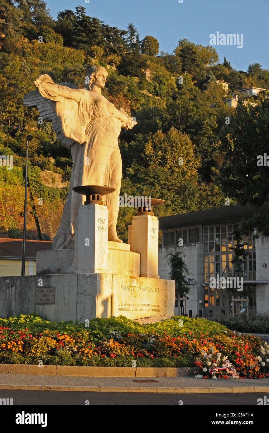 War memorial angel statue angel hi-res stock photography and images - Alamy