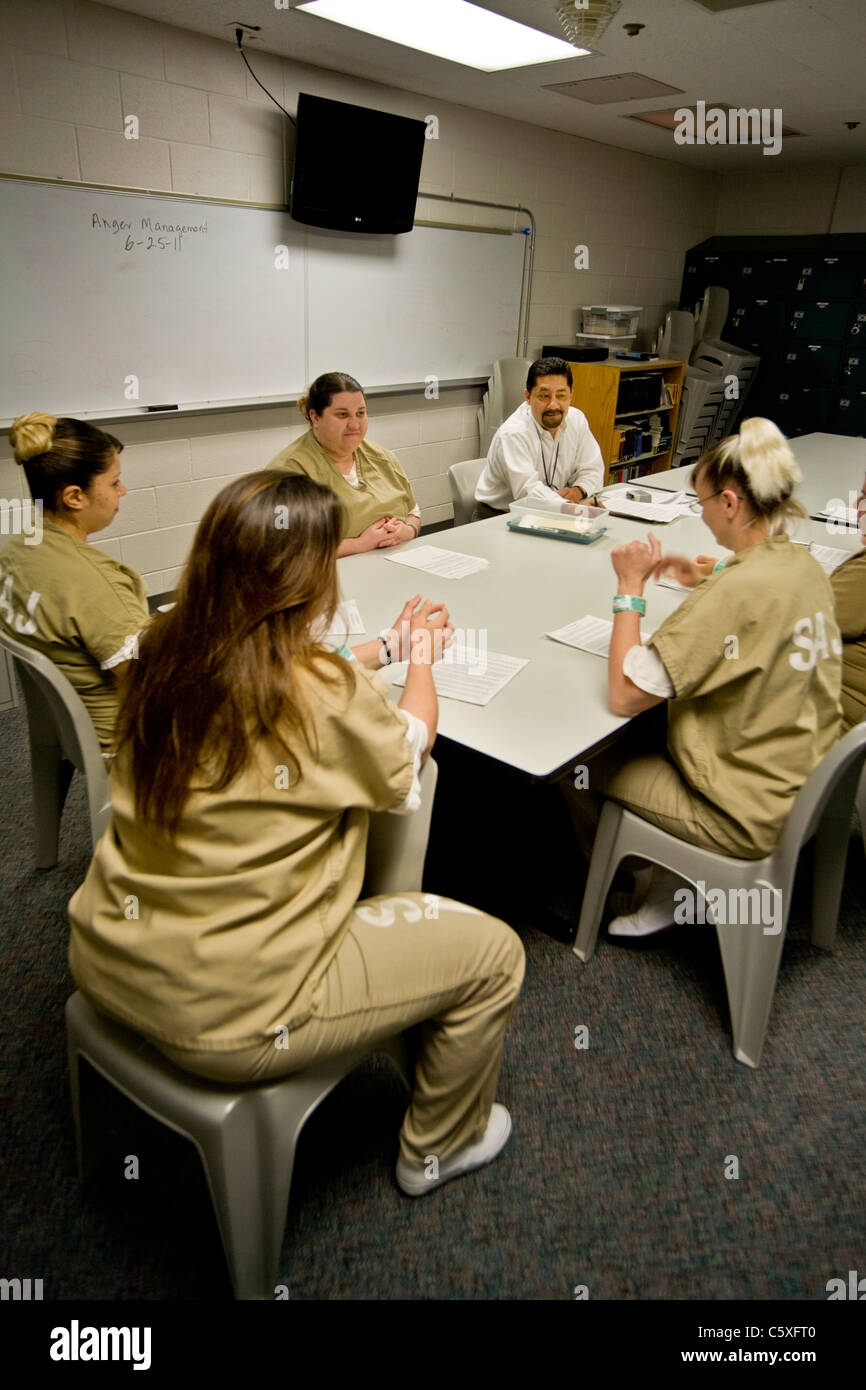 Inmates working hi-res stock photography and images - Alamy