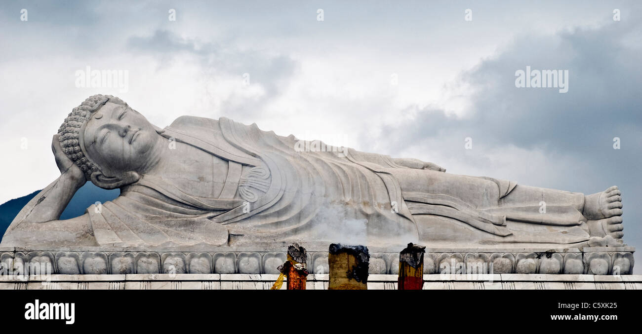 Gautam Buddha Statue Sleeping
