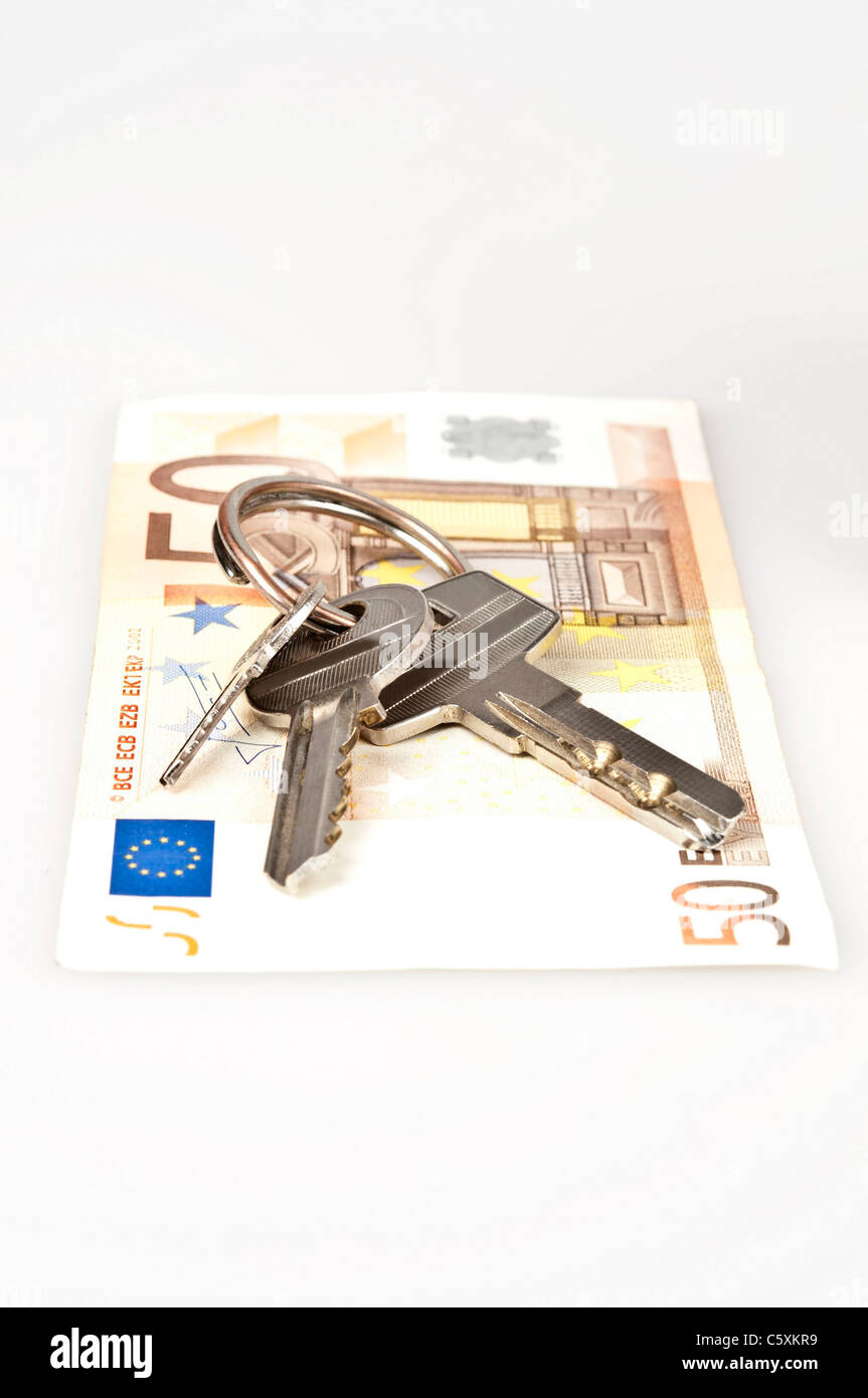 Key set on euro banknotes Stock Photo - Alamy