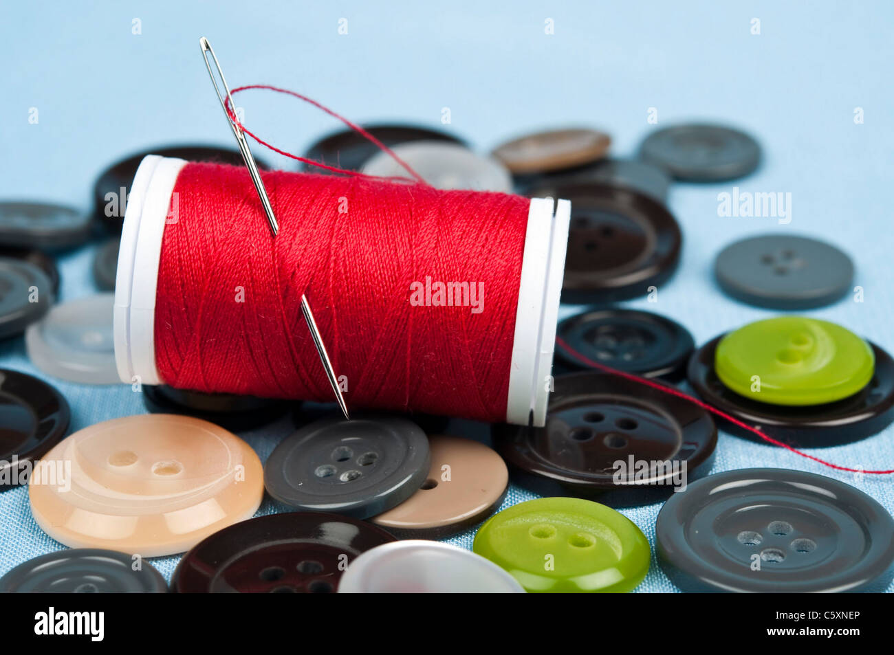 Button needle hi-res stock photography and images - Alamy