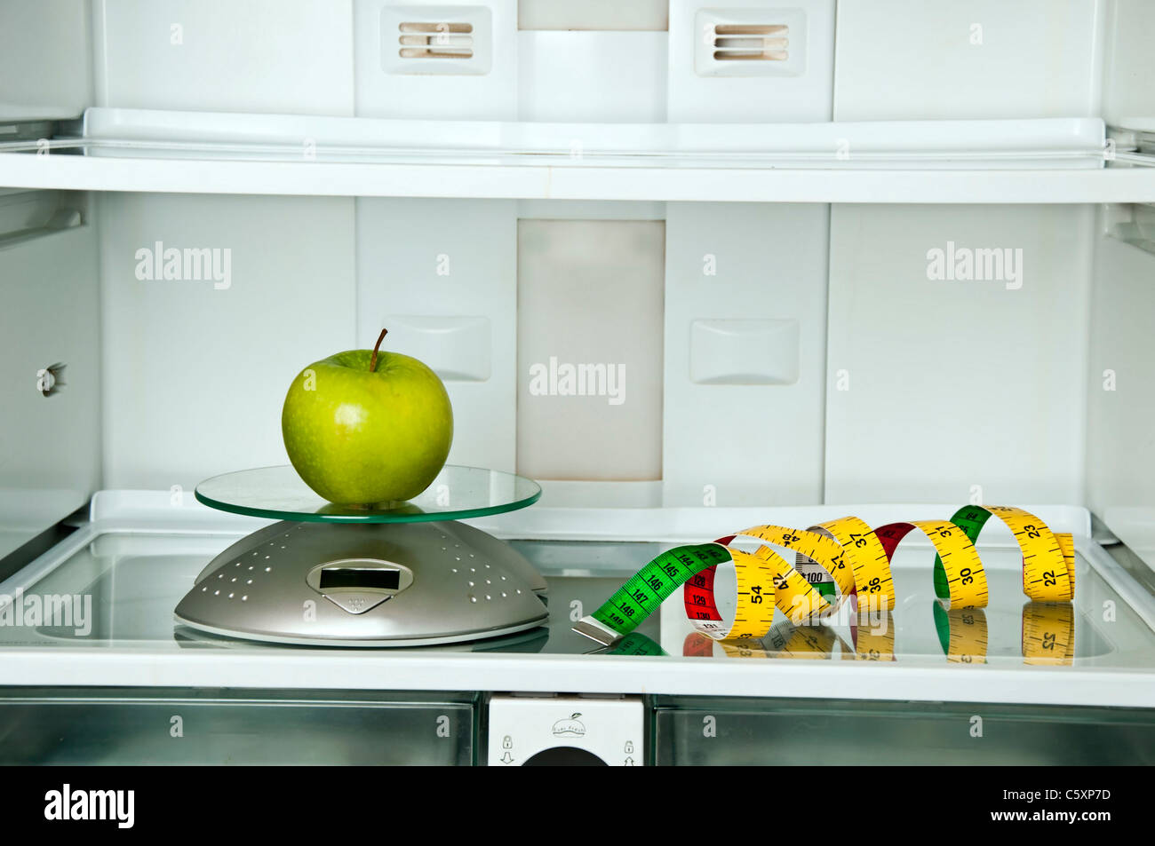 Scale and green apple measurement hi-res stock photography and images ...