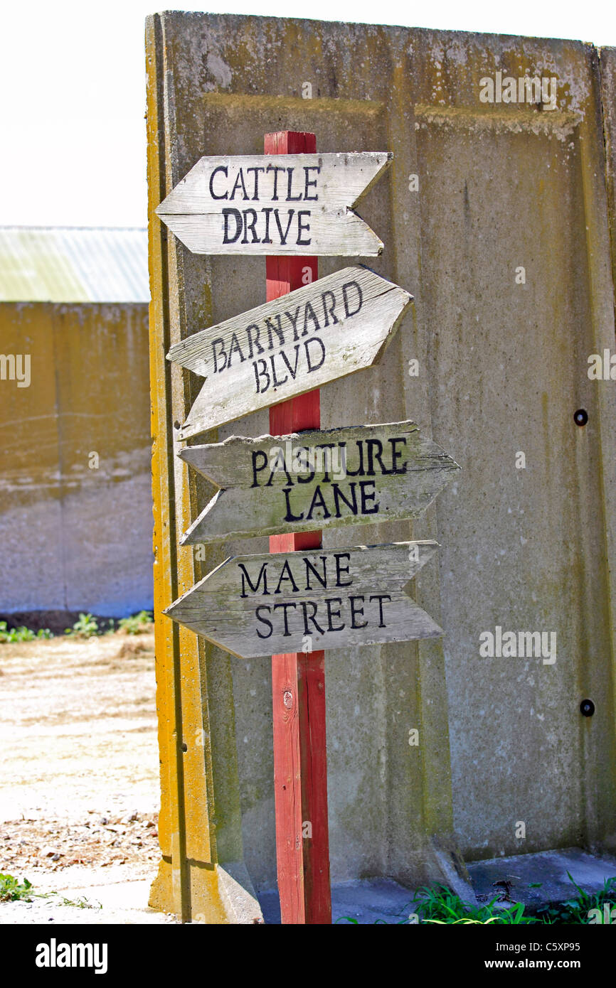 Direction signs arrows hi-res stock photography and images - Alamy