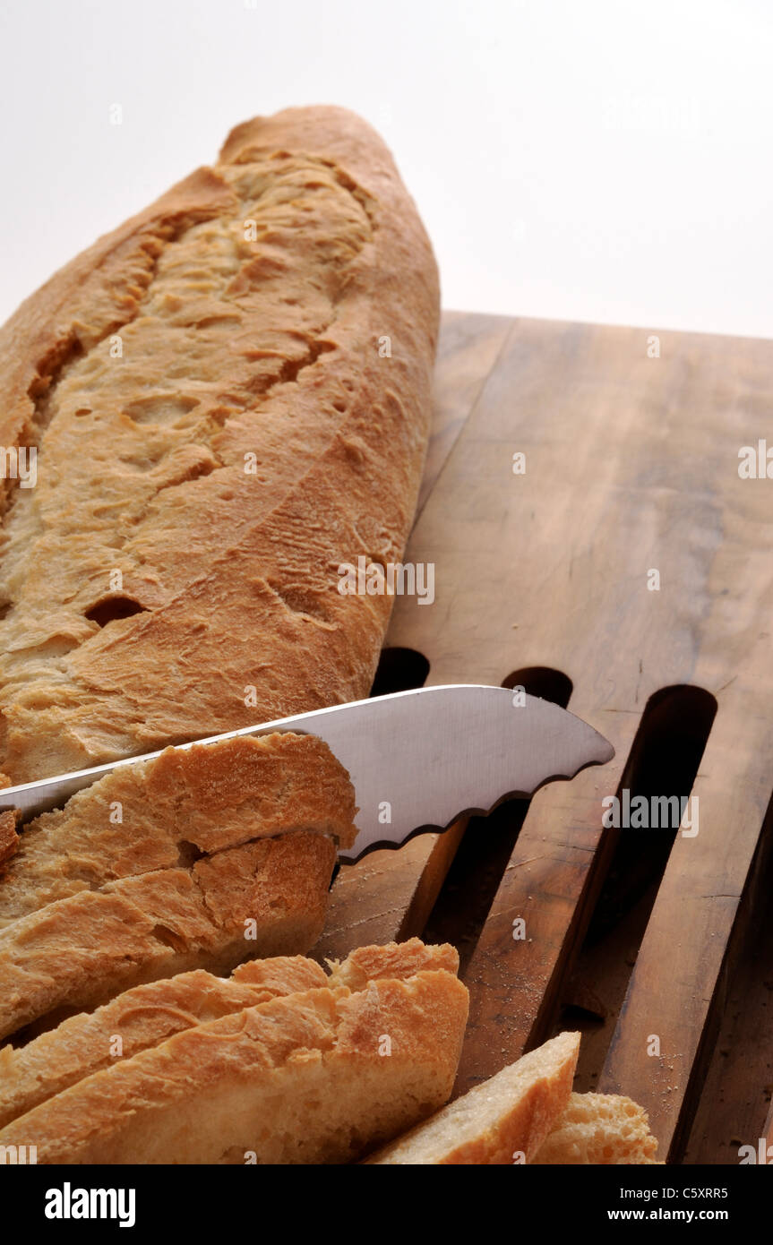 Cutting slices from bread loaf Stock Photo - Alamy
