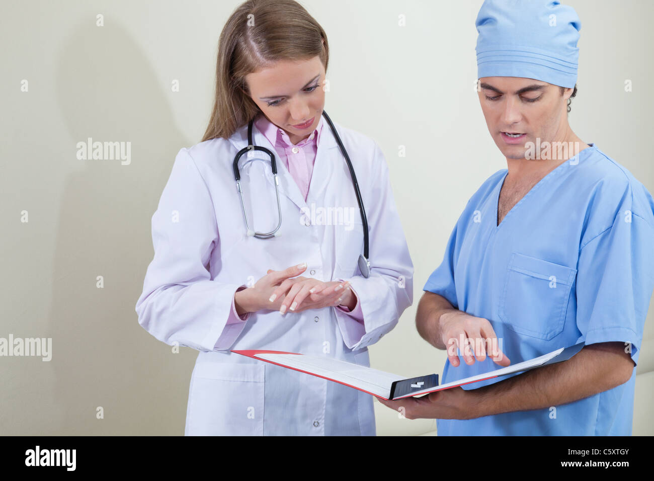 Doctor nurse reading medical chart hi-res stock photography and images ...