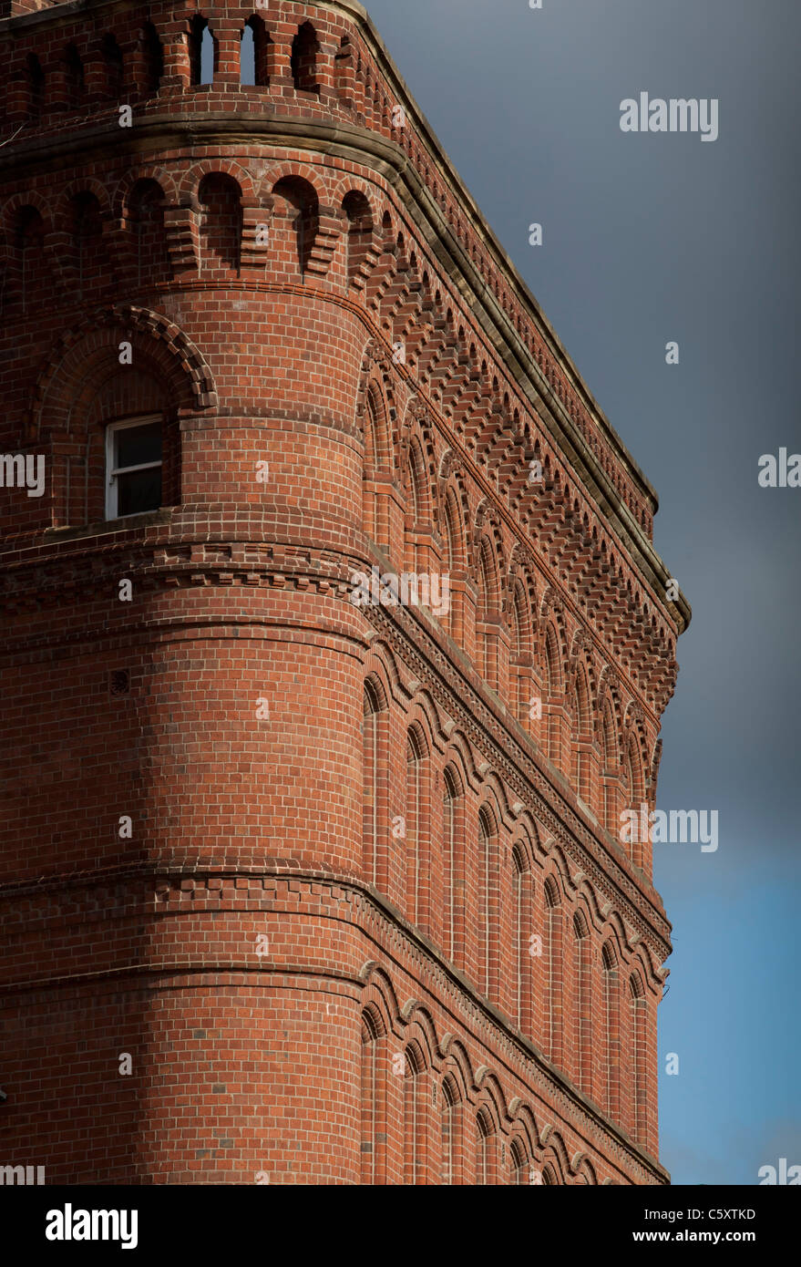 Leeds Bridge House,also known as the Flat Iron Stock Photo - Alamy