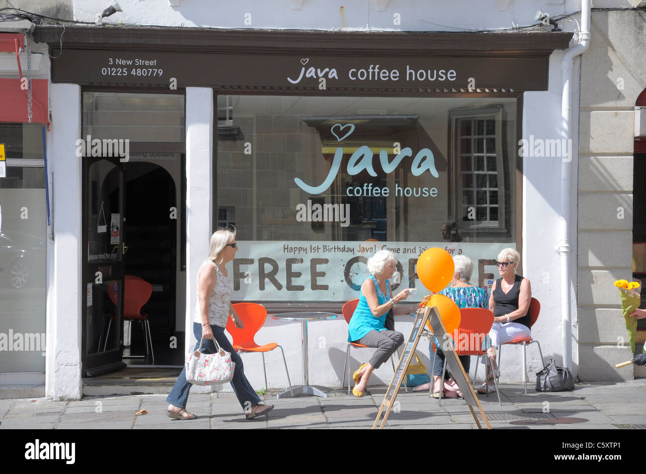 Coffee shop bus hi-res stock photography and images - Alamy