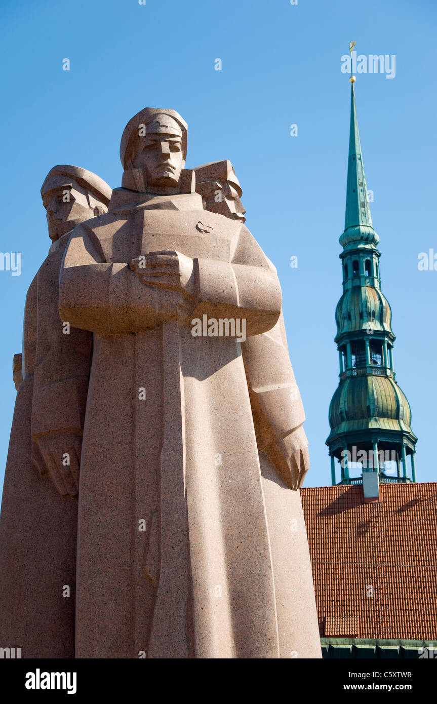 Red riflemen statue hi-res stock photography and images - Alamy