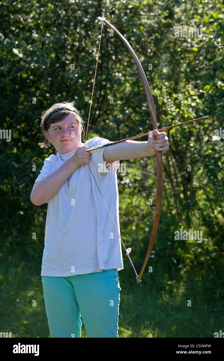 Girl at archery hi-res stock photography and images - Alamy