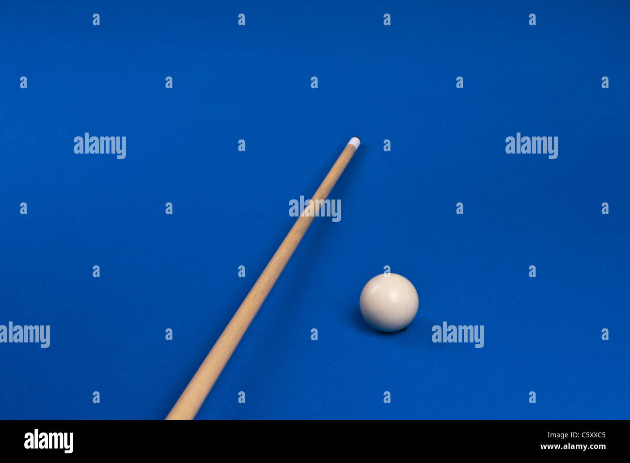 White cue ball hi-res stock photography and images - Alamy