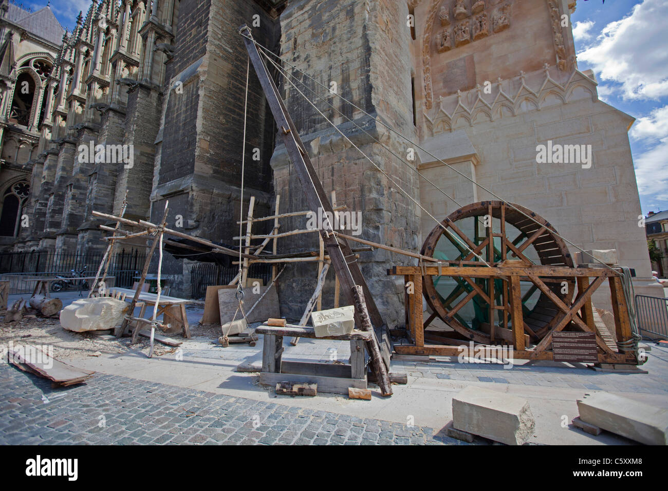 Primitive Treadwheel crane used for building construction in Medieval ...