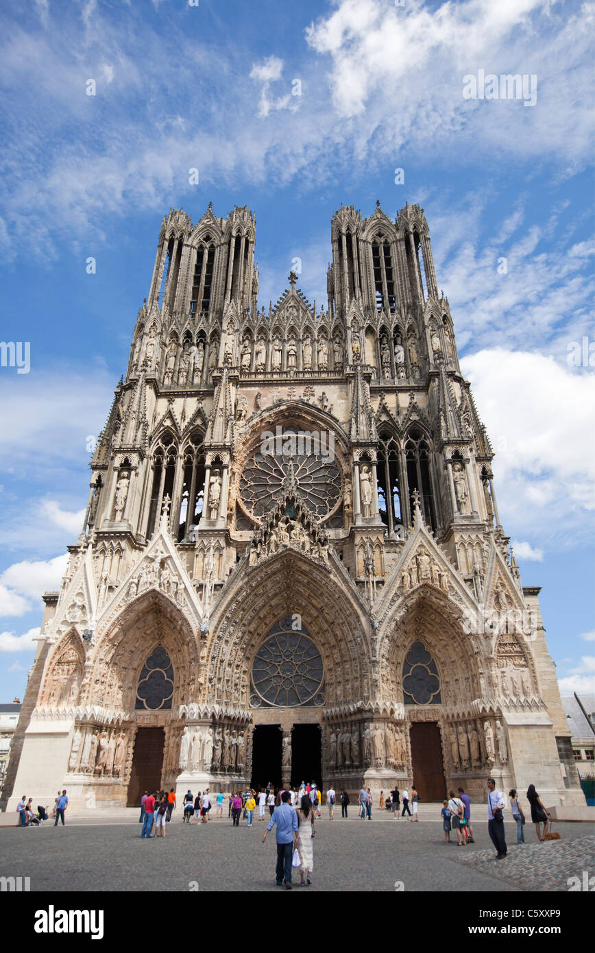 Rheims Cathedral (Cathedrale de Reims) in Champagne Ardenne Region ...