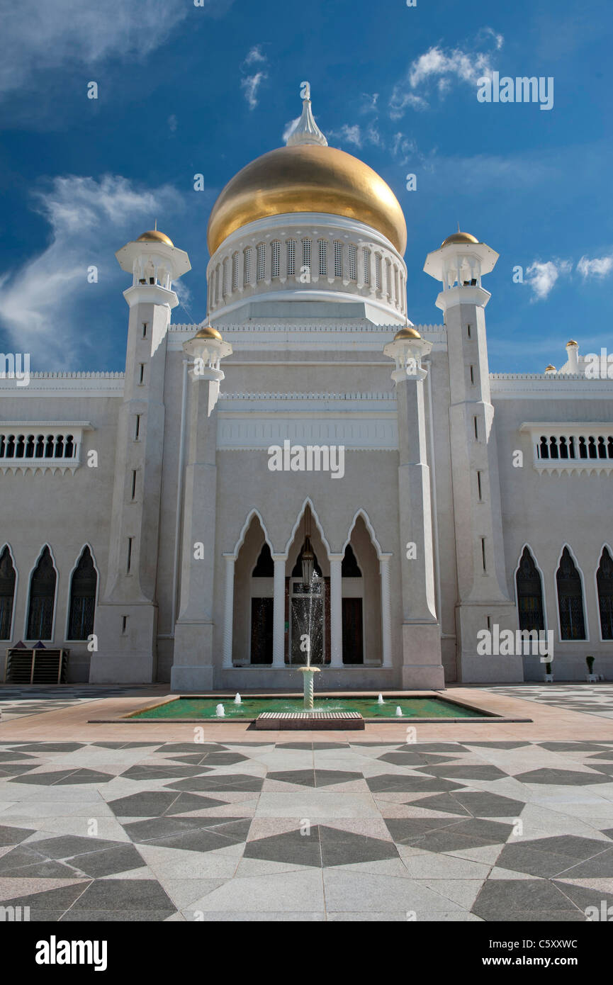 Sultan omar ali saifuddin mosque hi-res stock photography and images ...