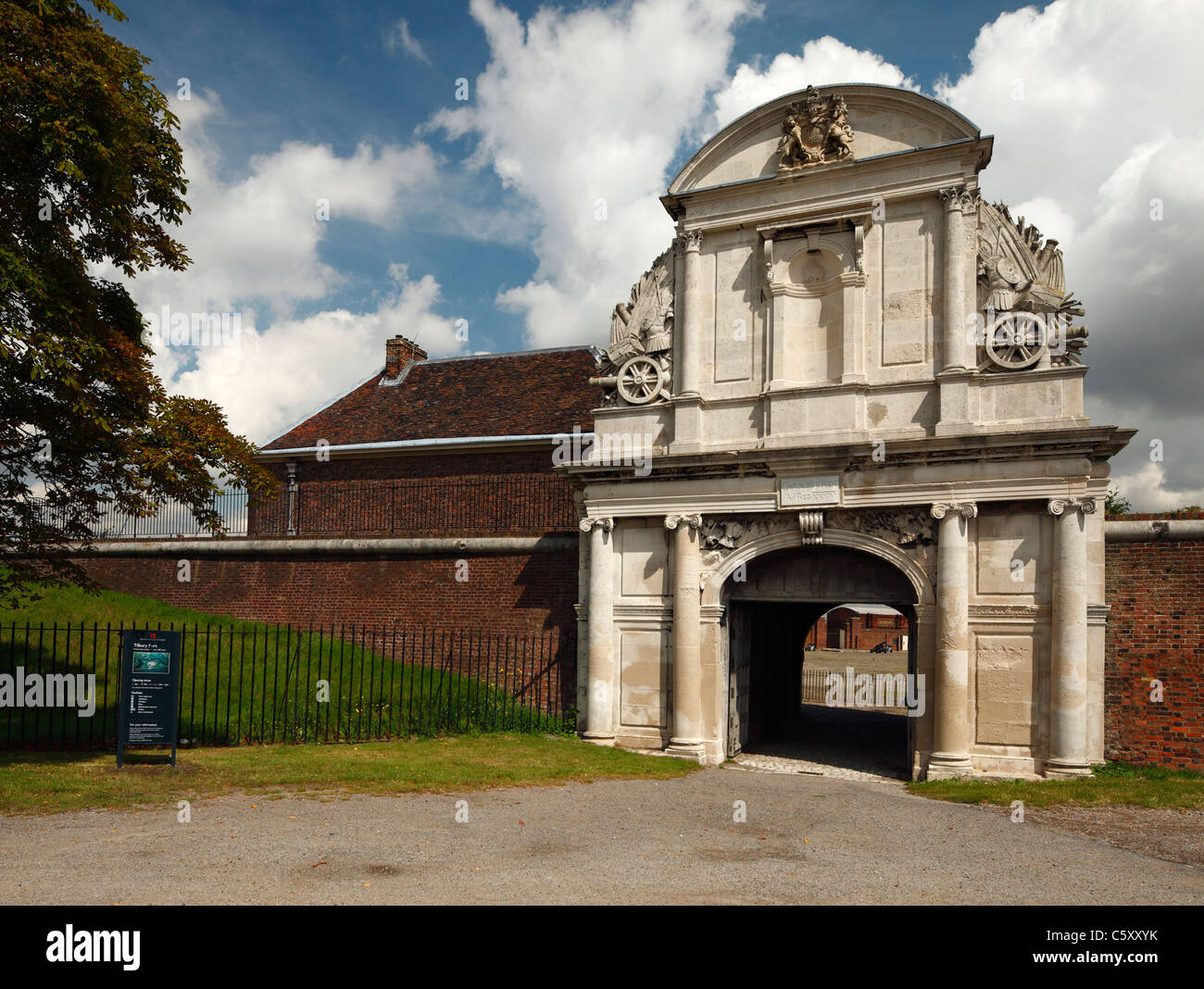 Fort entrance gate hi-res stock photography and images - Alamy