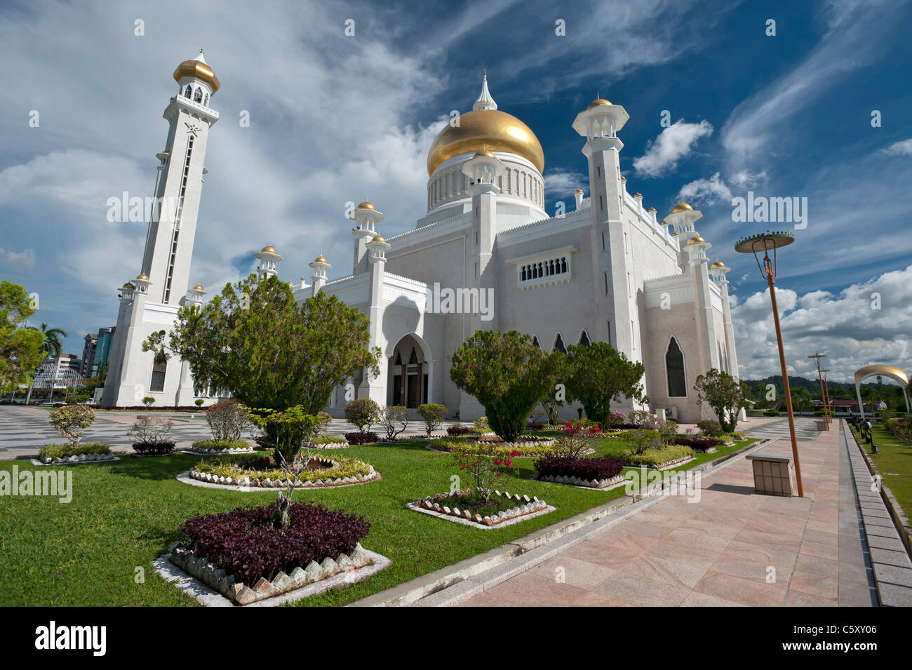 Sultan Omar Ali Saifuddin Mosque Inside