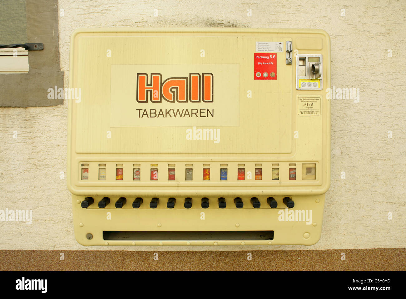 Cigarette vending machine germany hi-res stock photography and images ...