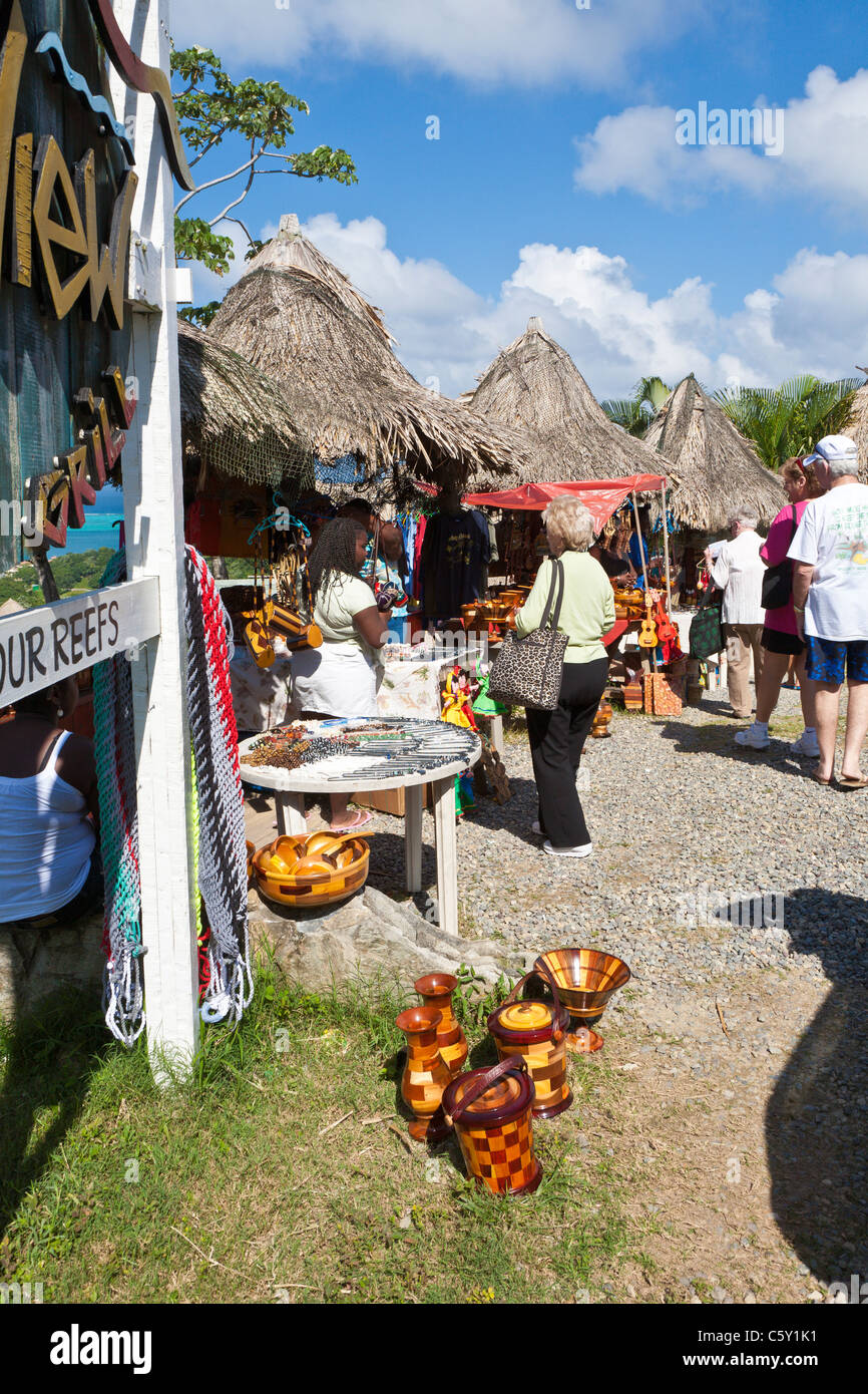 Shopping souvenirs crafts hi-res stock photography and images - Alamy