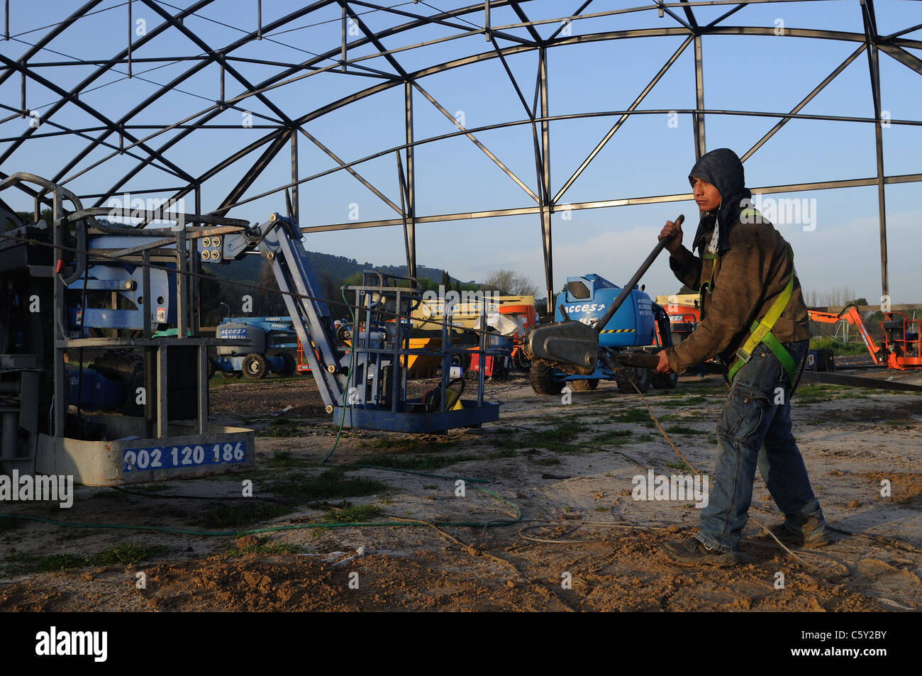 Straining wire . Construction of the Museum " House of Griffins " Roman ...