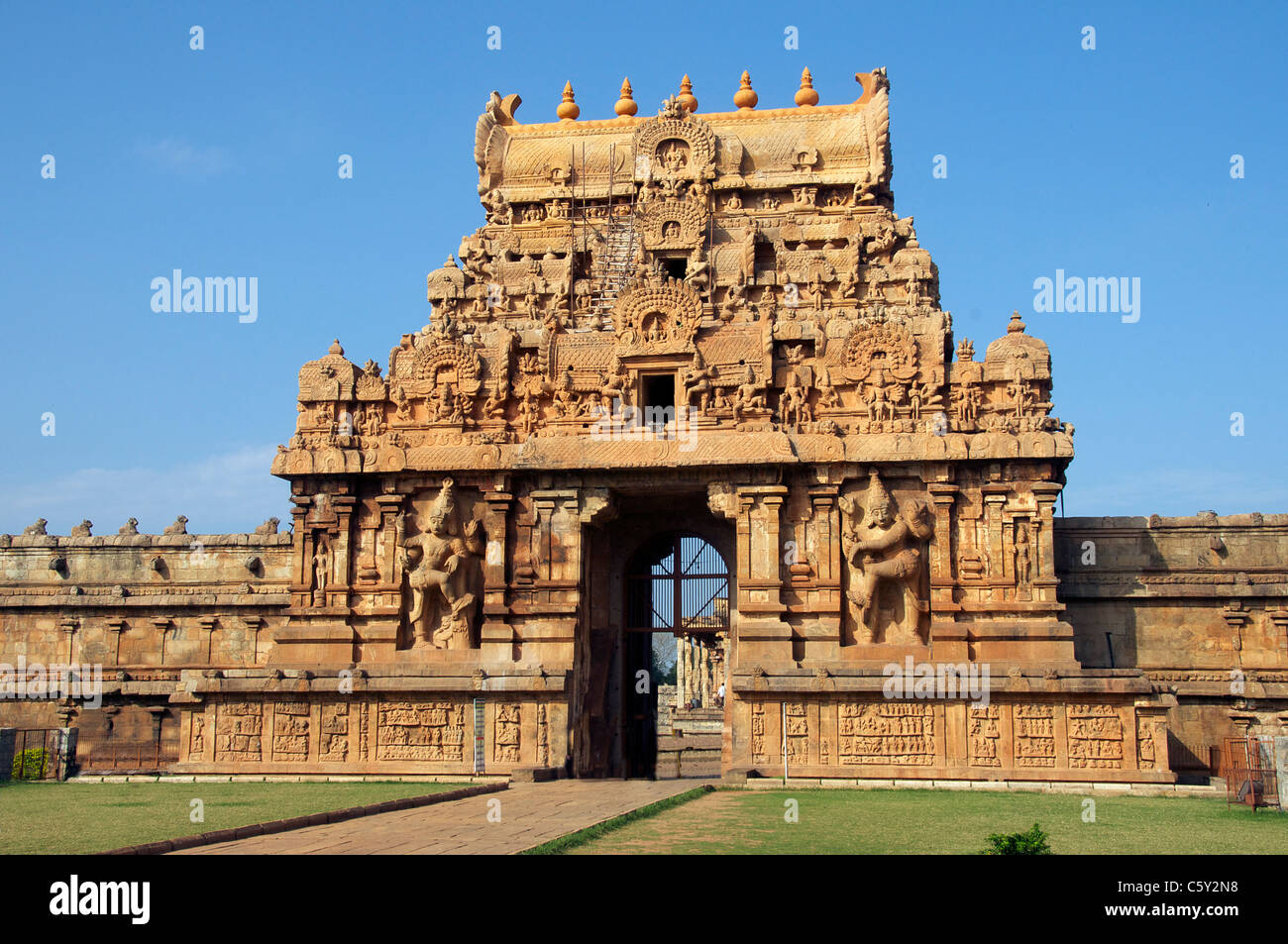 Gopuram or entrance gate Brihadishwara Temple Thanjavur Tamil Nadu ...