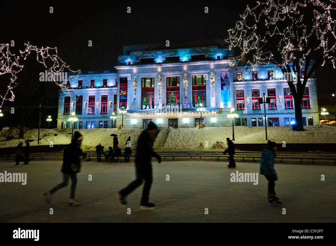 Outdoor skating rink in quebec hi-res stock photography and images - Alamy
