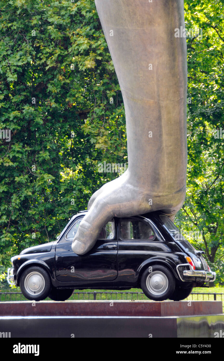 Car sculpture hi-res stock photography and images - Alamy