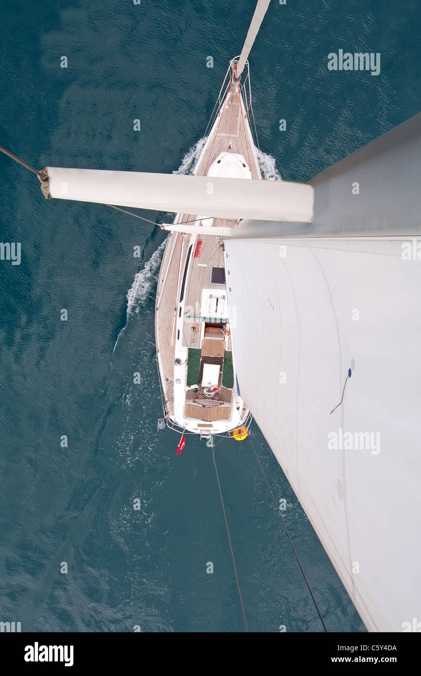 Top view of sailing boat with water splash Stock Photo - Alamy