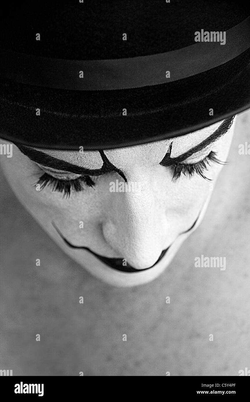 Clown performances hi-res stock photography and images - Alamy
