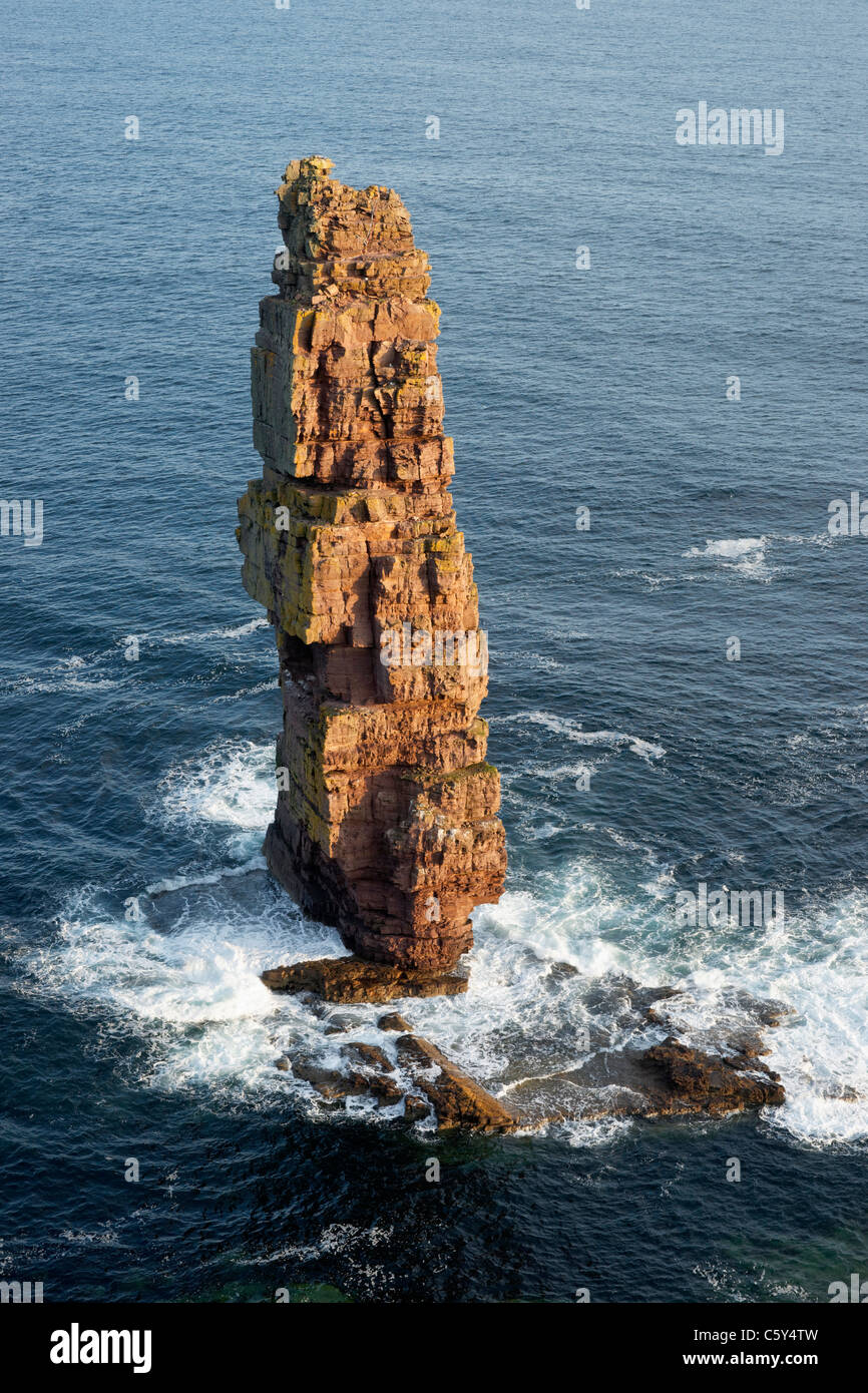 Sandwood bay sea stack am hi-res stock photography and images - Alamy