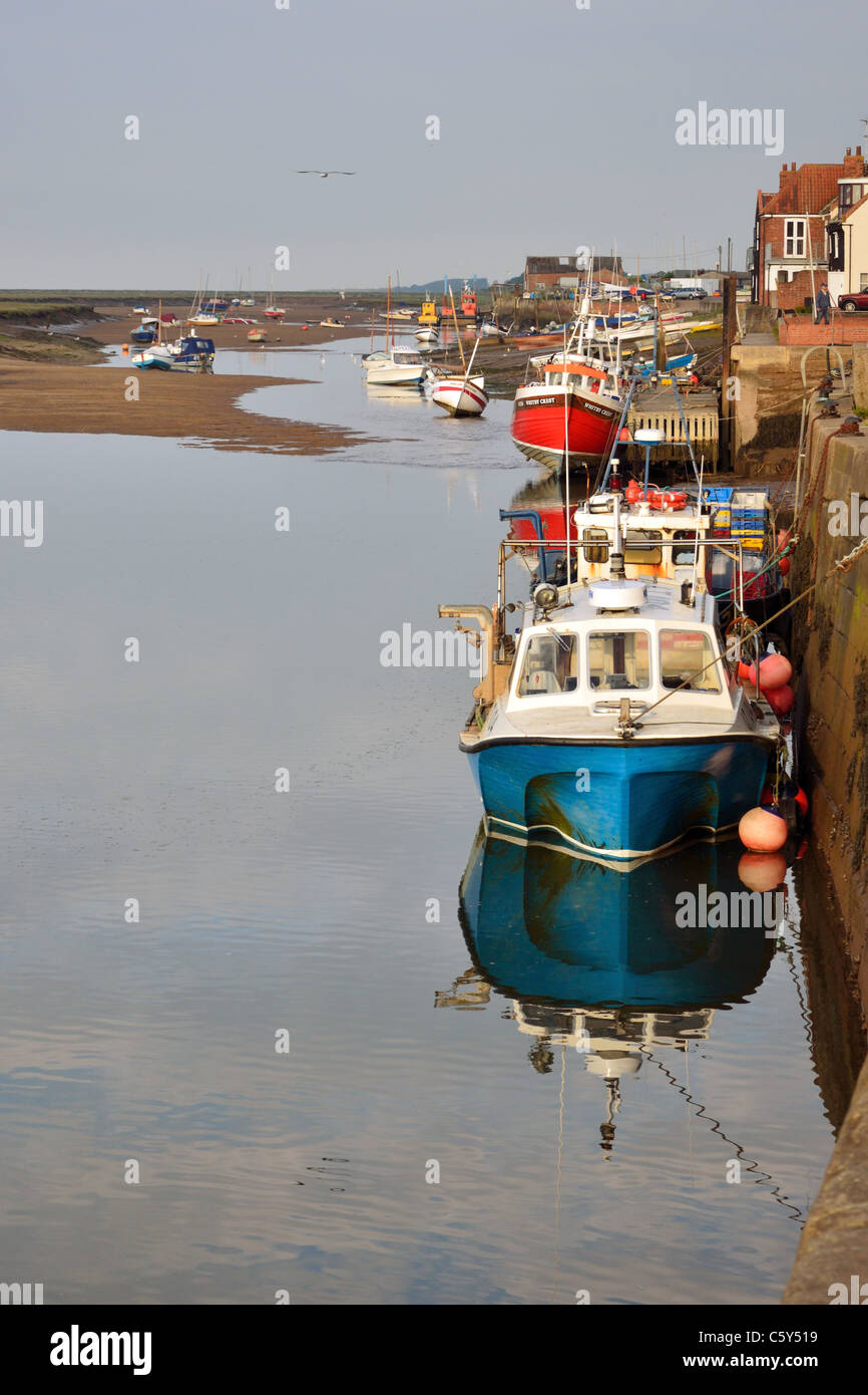 Harbour wall harbor hi-res stock photography and images - Alamy