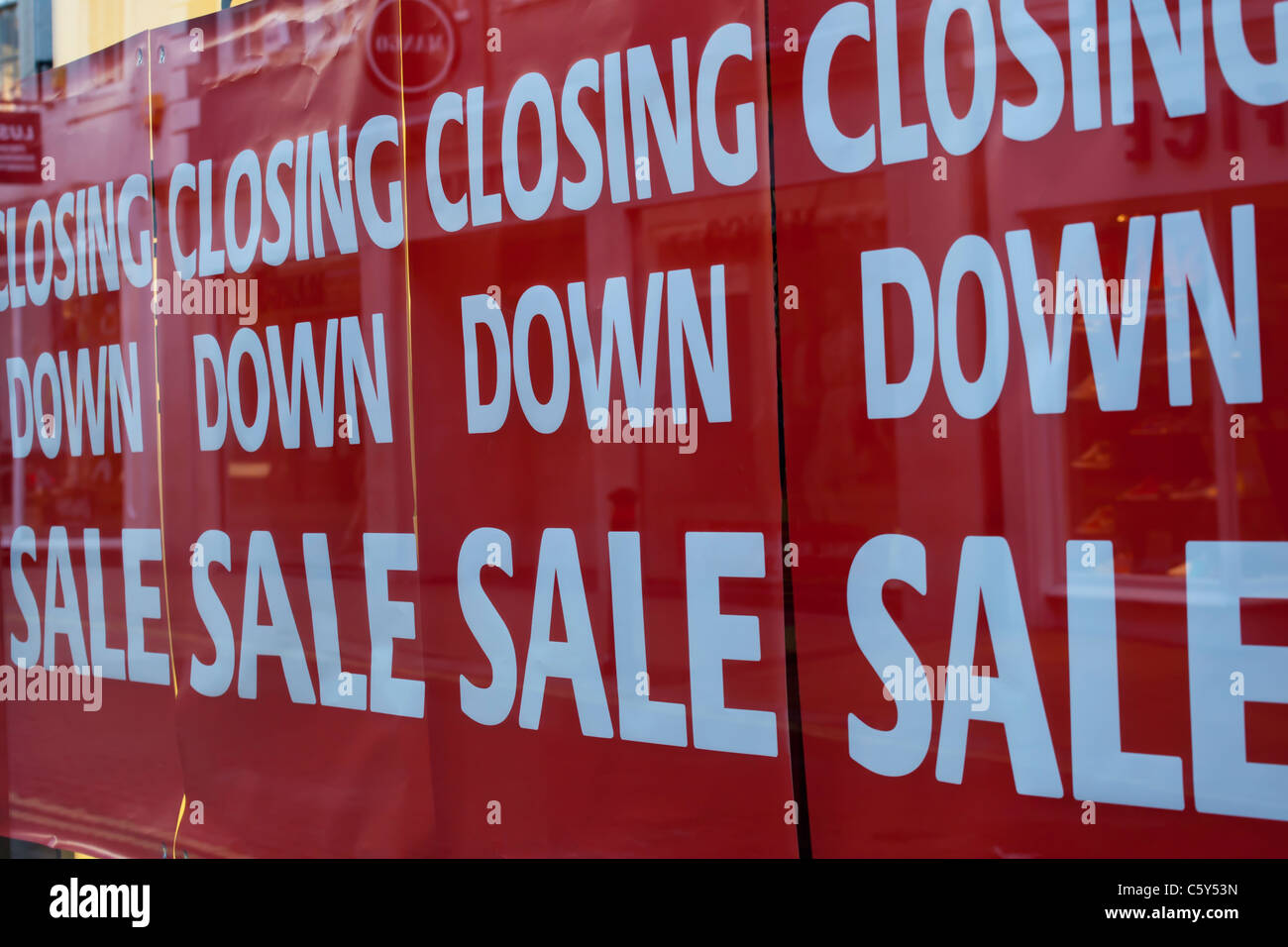 Closing down sign hi-res stock photography and images - Alamy