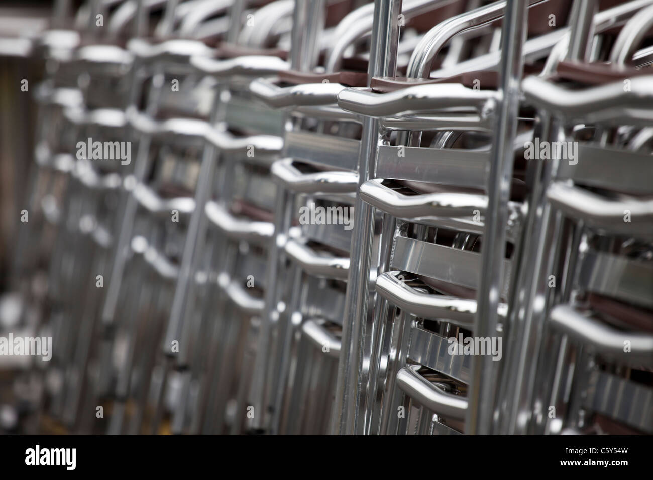 Tubular steel chairs hi-res stock photography and images - Alamy