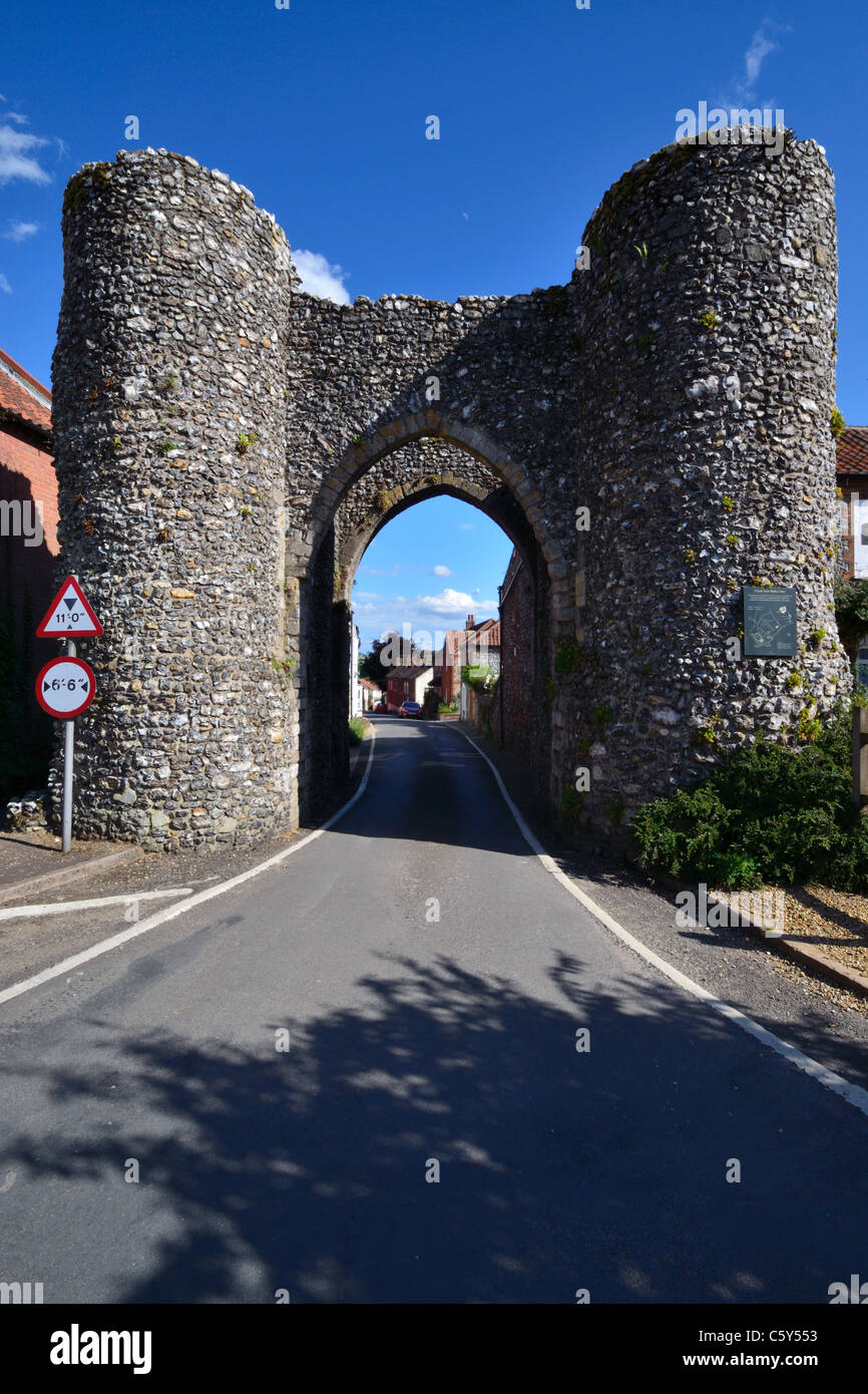 Castle gate arch hi-res stock photography and images - Alamy