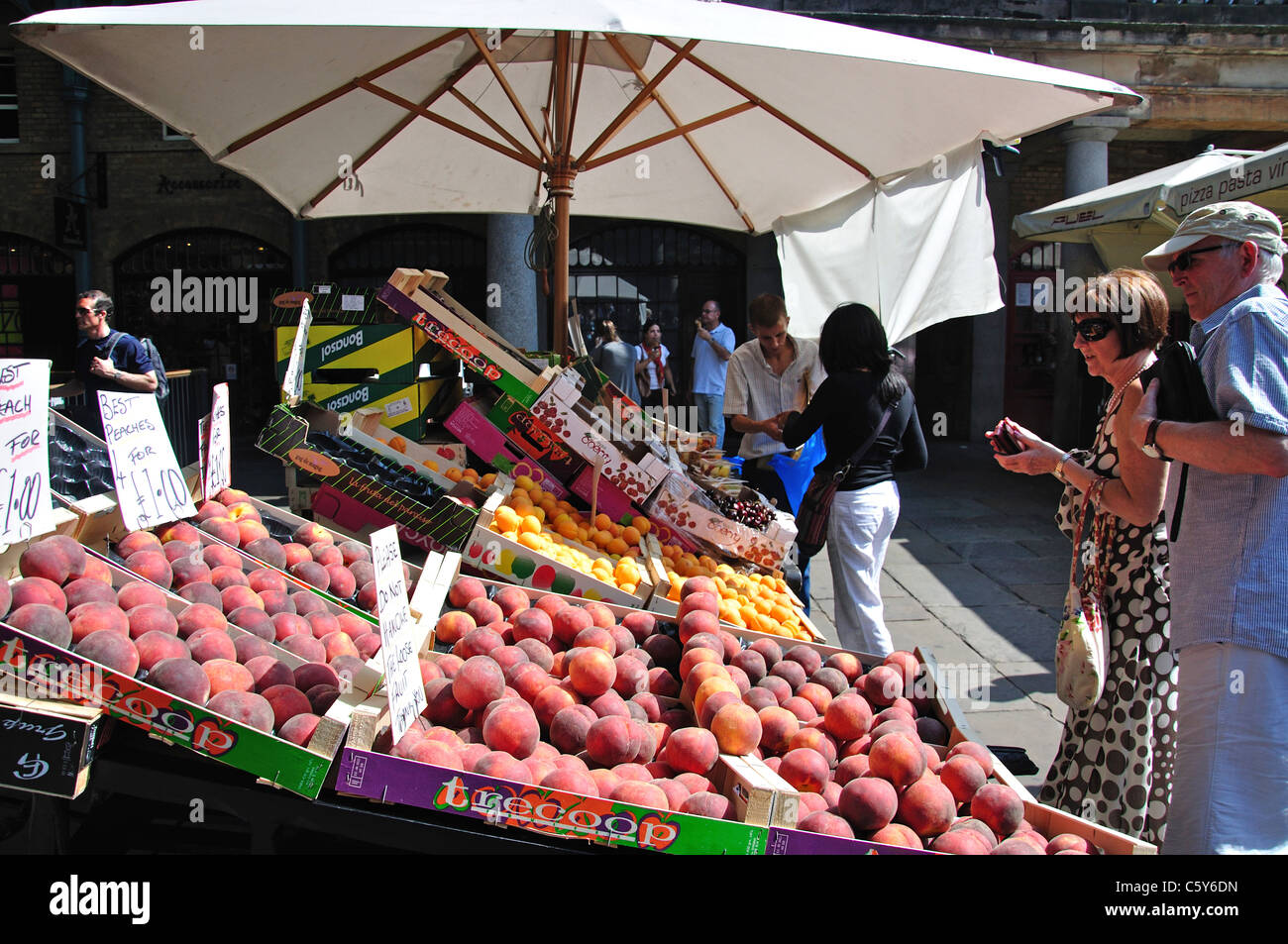 Fruit barrow, Covent Garden, West End, City of Westminster, London ...