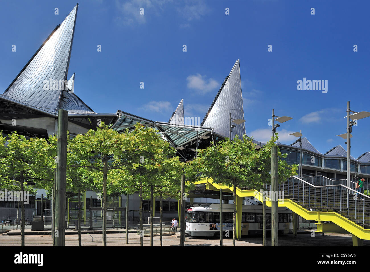 Courthouse / New Palace of Justice and tram at tramstop in Antwerp city ...