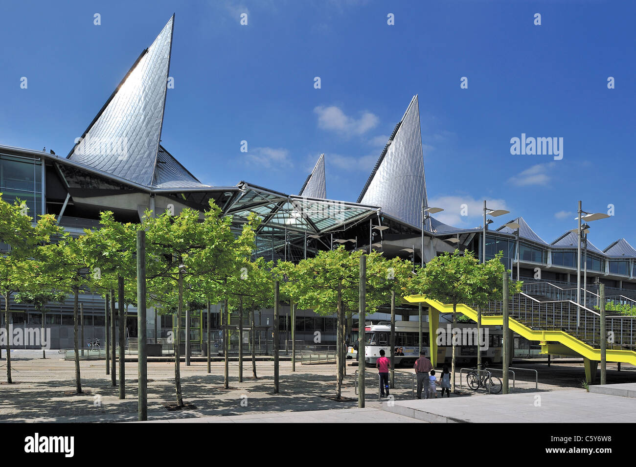 Courthouse / New Palace of Justice and tram at tramstop in Antwerp city ...