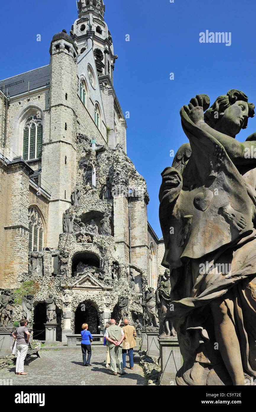 Way of the Cross / Via Dolorosa with calvary outside the Church of ...
