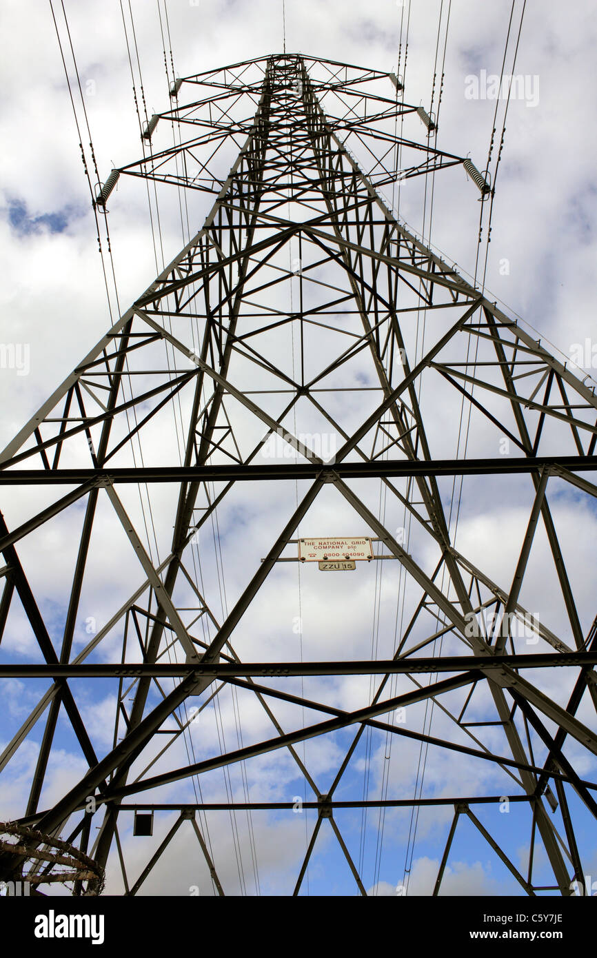 Electricity pylon and power lines london hi-res stock photography and ...