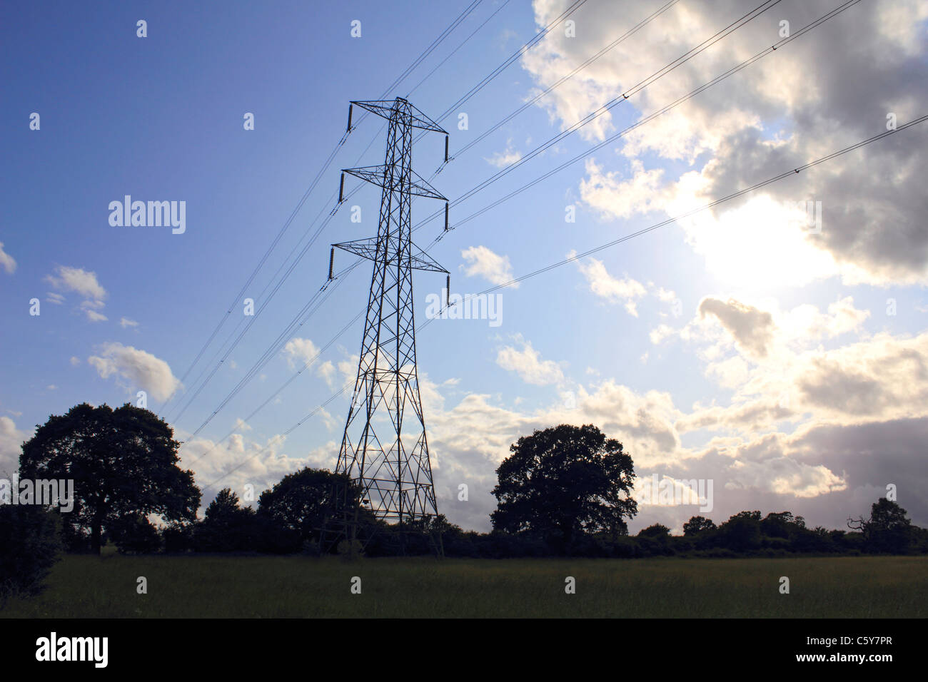English countryside pylon hi-res stock photography and images - Alamy