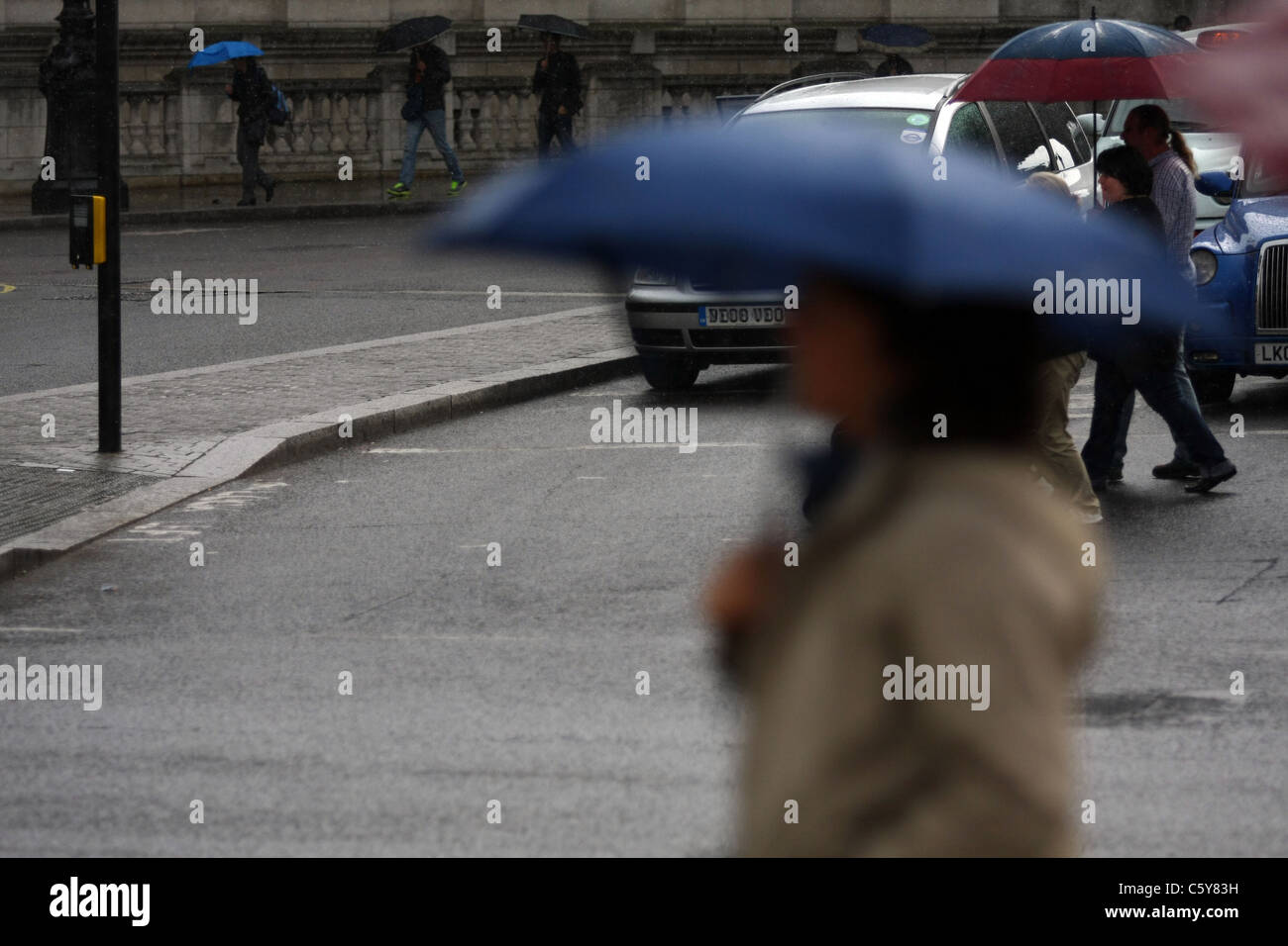 Waiting to cross street with umbrellas rain hi-res stock photography ...
