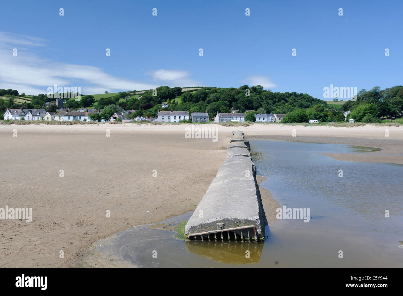 Llansteffan village hi-res stock photography and images - Alamy