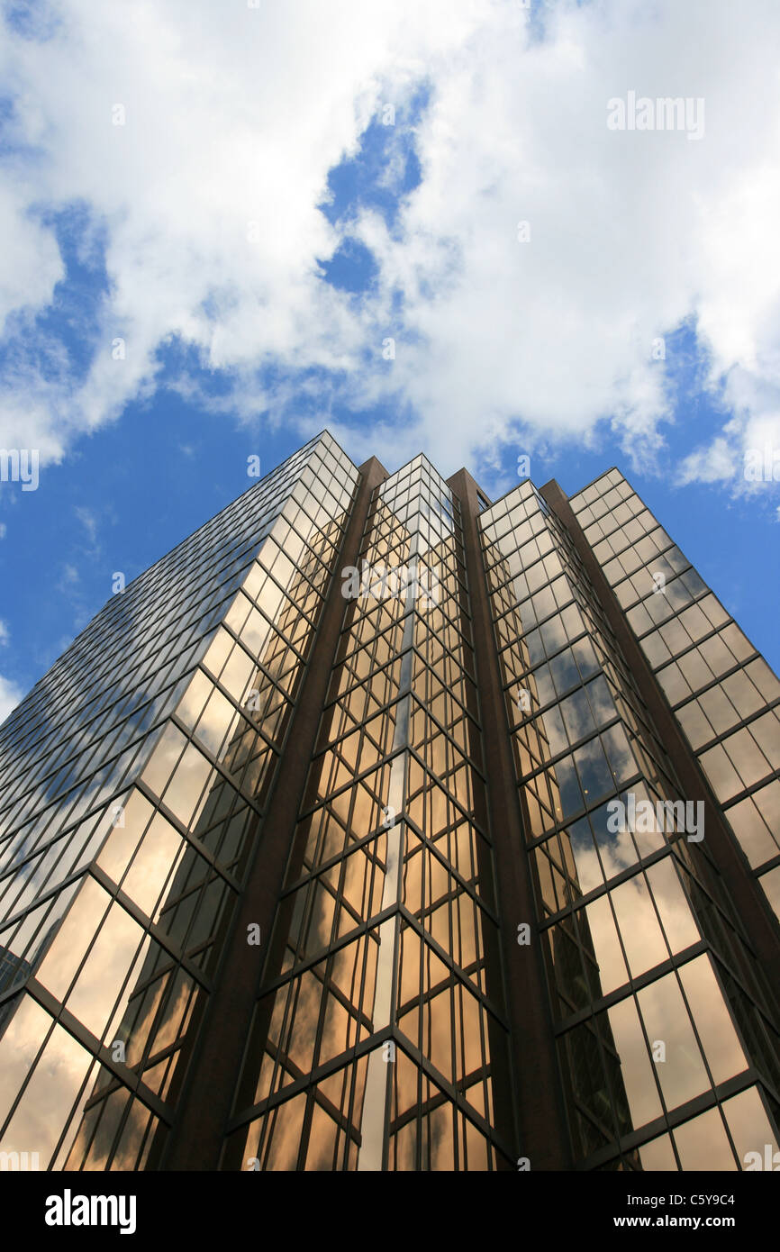 A golden coloured skyscraper in Vancouver, BC, Canada Stock Photo - Alamy