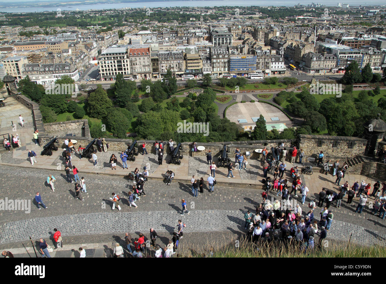 Scotland. Tourists visiting the ancient Edinburgh castle Stock Photo ...