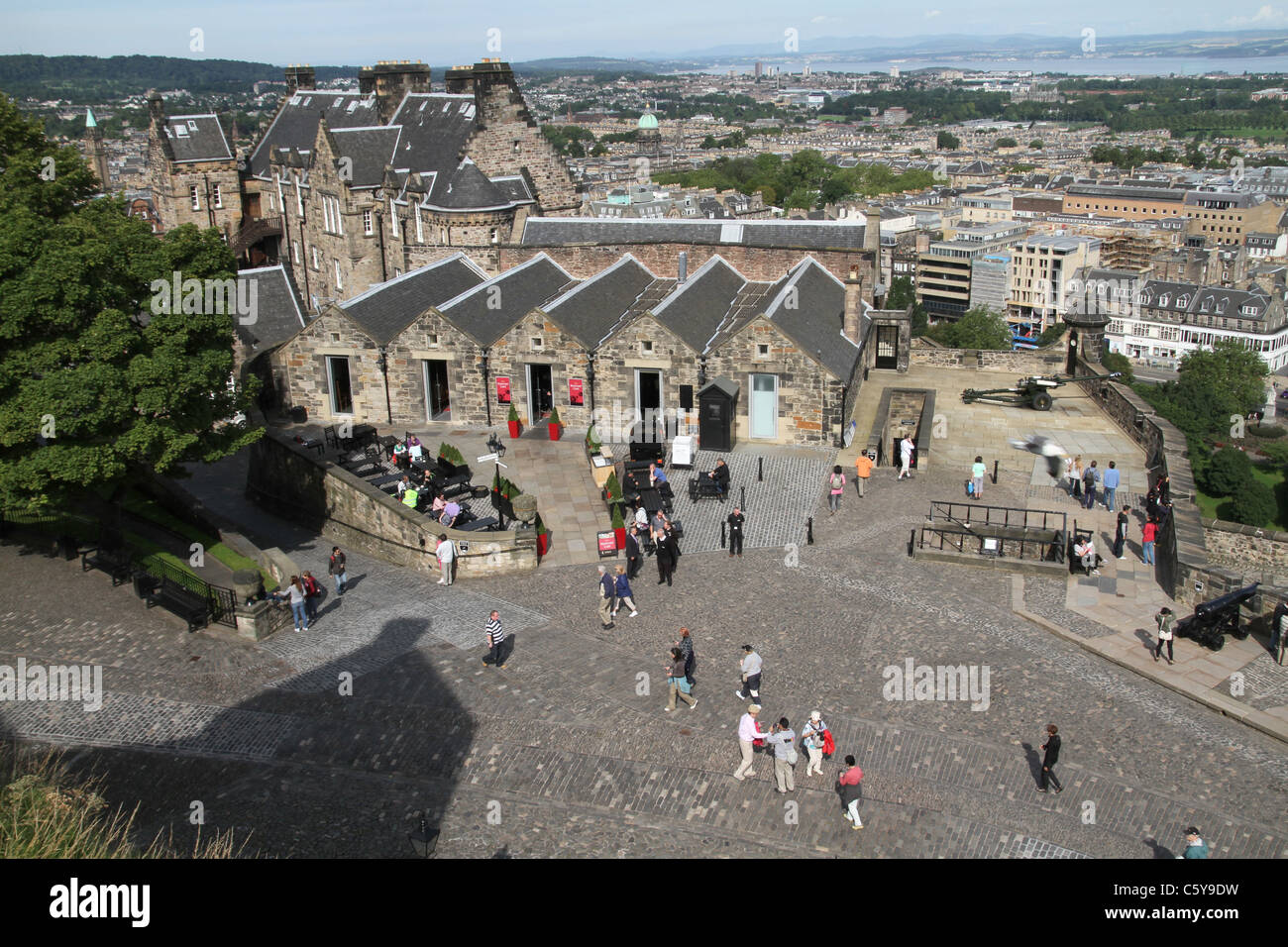 Scotland. Tourists visiting the ancient Edinburgh castle Stock Photo ...