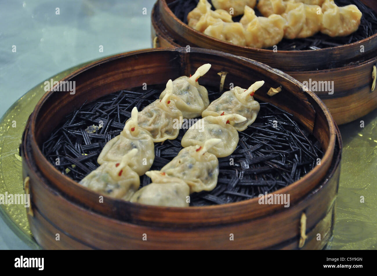 Bamboo dim sum basket hi-res stock photography and images - Alamy