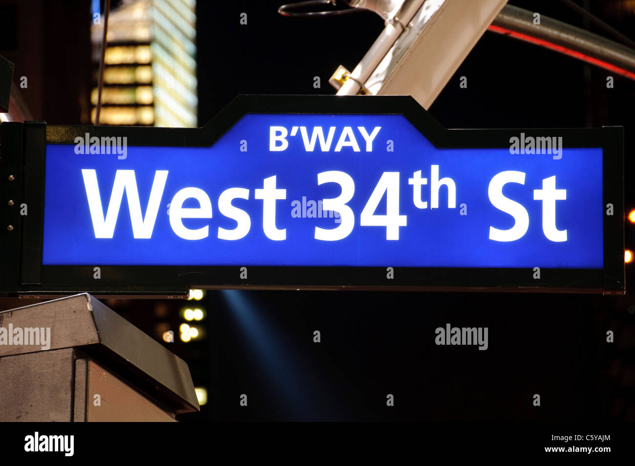 Street road sign 34th street hi-res stock photography and images - Alamy