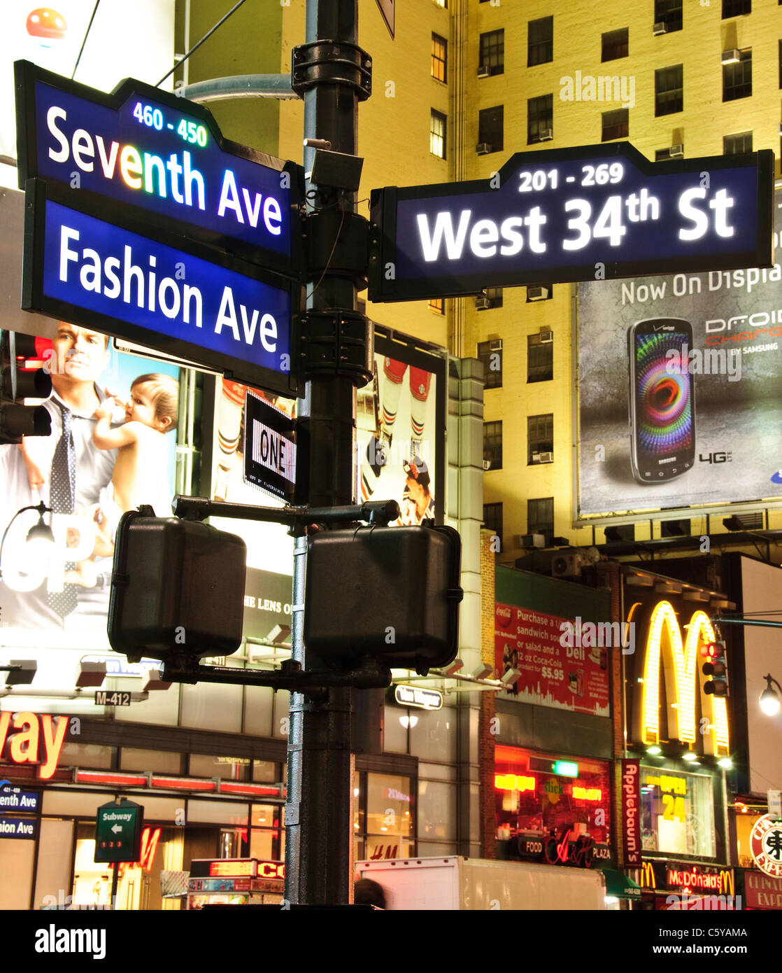 Street sign 7th and 34th street hi-res stock photography and images - Alamy
